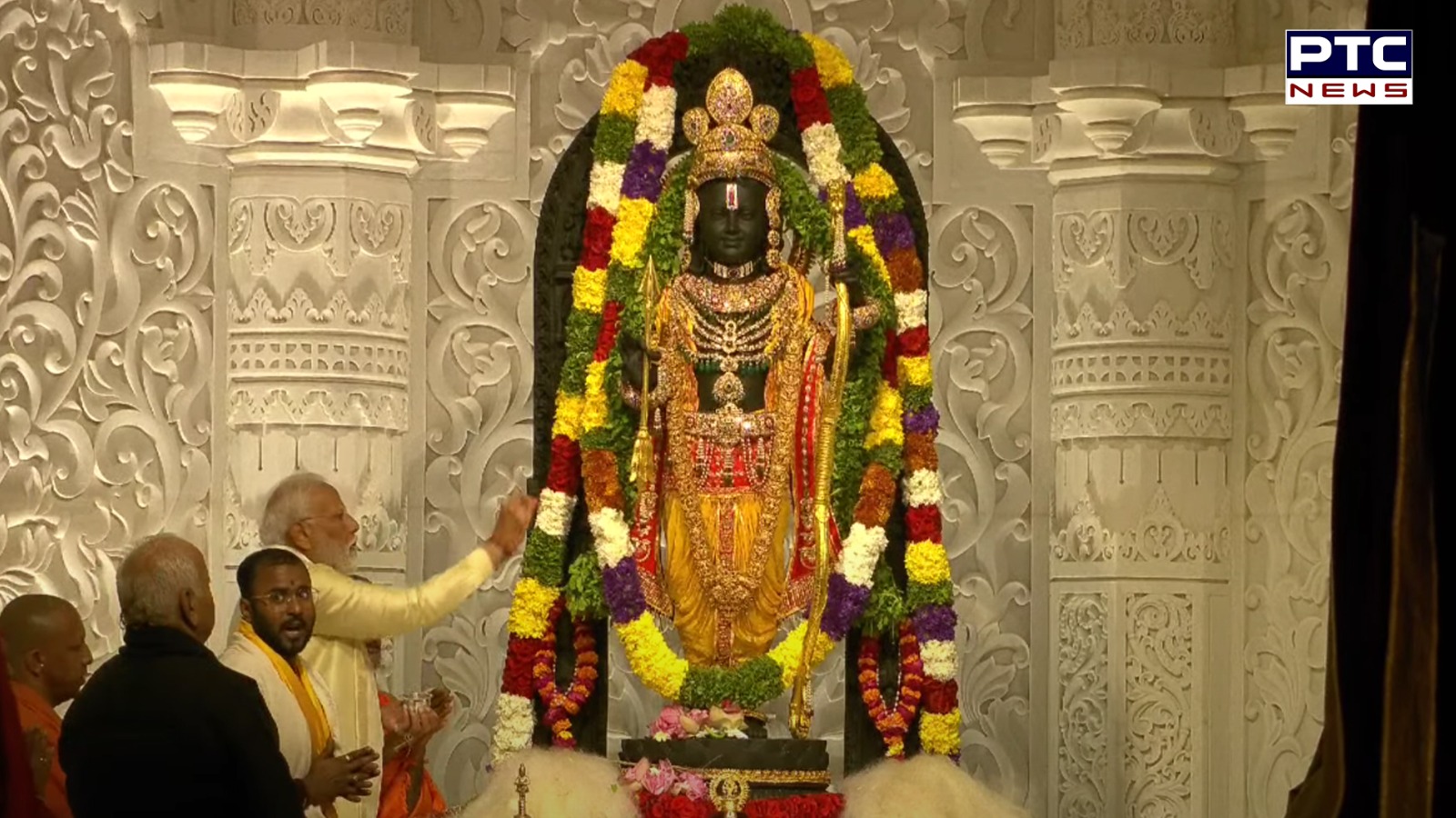 Ramlala Pran Pratishtha अयोध्या में प्राण प्रतिष्ठा पर पहुंचे कई फिल्मी सितारे देखें तस्वीरें 
